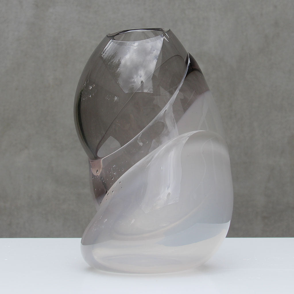Glass Vase INTINGO V#11 by Veronika Beckh – Hvila Editions